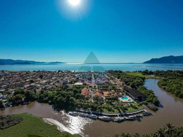 Casa para venda em Porto Novo de 120.00m² com 3 Quartos, 3 Suites e 2 Garagens
