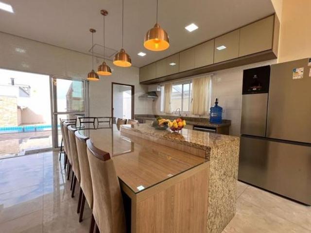 Casa para venda em Portais polvilho de 193.00m² com 3 Quartos, 3 Suites e 4 Garagens