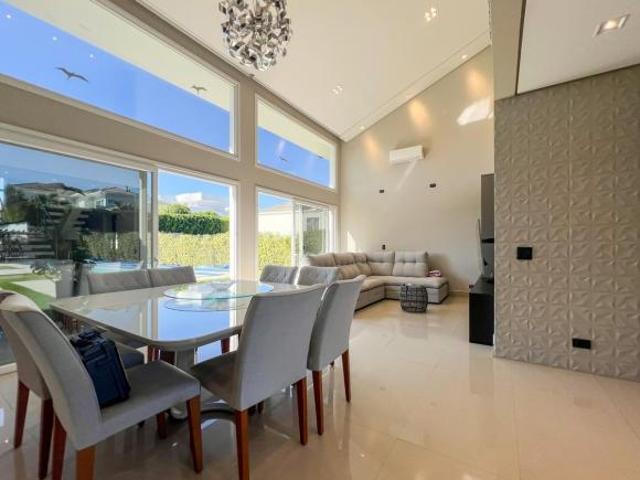 Casa para venda em Portal Do Japy Golf Clube de 307.00m² com 4 Quartos, 4 Suites e 6 Garagens