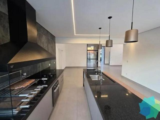 Casa para venda em Portal Dos Bandeirantes de 230.00m² com 3 Quartos, 3 Suites e 4 Garagens