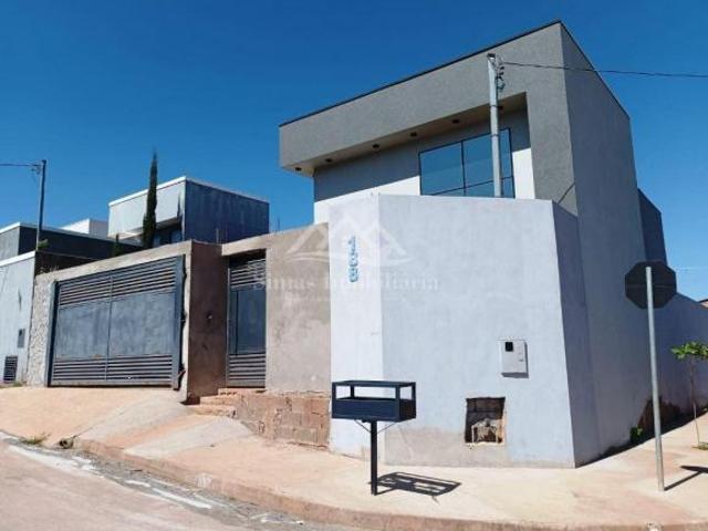 Casa para Venda em Patos de Minas, Afonso Queiroz, 3 dormitórios, 2 suítes, 3 banheiros, 2 vagas