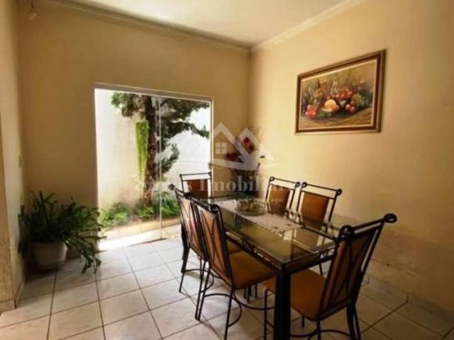 Casa para Venda em Patos de Minas, Jardim California, 3 dormitórios, 1 suíte, 3 banheiros, 4 vagas