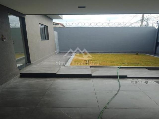 Casa para Venda em Patos de Minas, Residencial Gramado, 3 dormitórios, 1 suíte, 3 banheiros, 2 vagas
