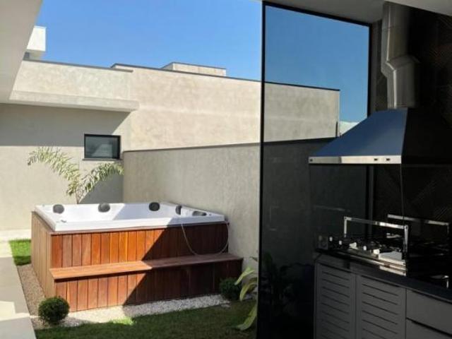 Casa para Venda em Paulínia, Condomínio Terras da Estância, 3 dormitórios, 1 suíte, 4 banheiros, 4 v
