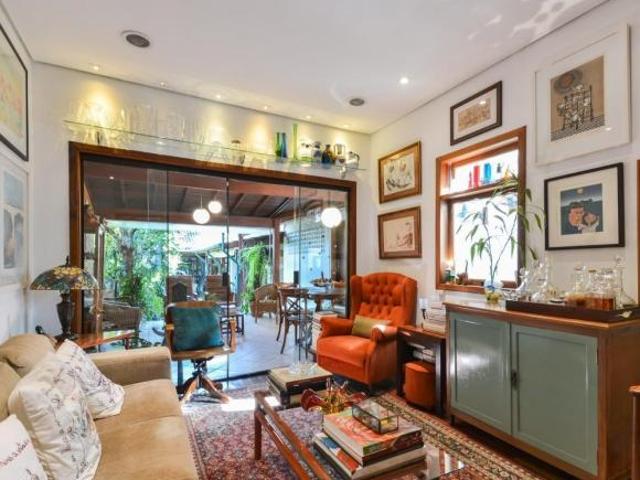 Casa para venda em Pacaembu com 3 quartos, sendo 3 suítes, 422m²