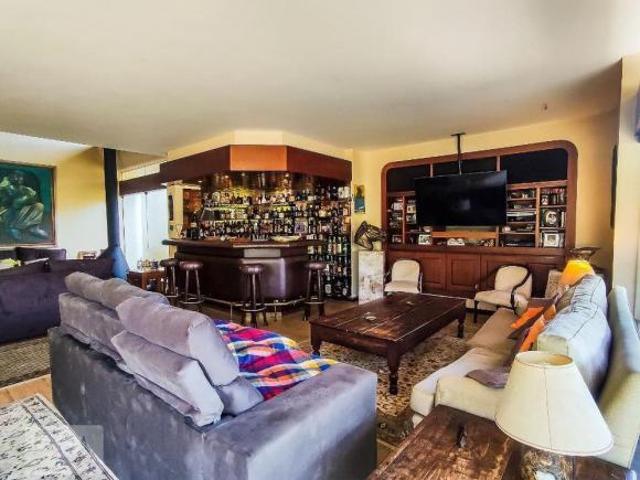 Casa para venda em Panamby de 450.00m² com 4 Quartos, 2 Suites e 4 Garagens