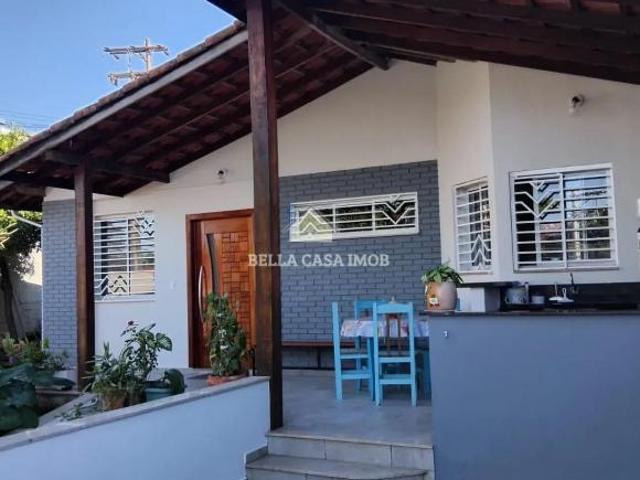 Casa para venda em Parque Ouro Fino de 194.00m² com 3 Quartos, 1 Suite e 4 Garagens
