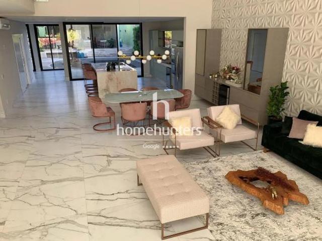 Casa para venda em Parque Brasil 500 de 450.00m² com 3 Quartos, 3 Suites e 2 Garagens