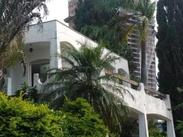 Casa para venda em Parque Campolim de 2107.00m² com 3 Quartos, 3 Suites e 6 Garagens