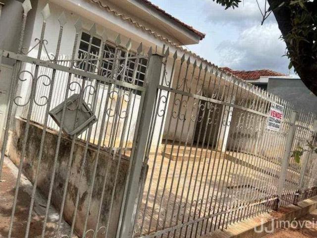 Casa para venda em Parque Celeste de 185.00m² com 3 Quartos e 2 Garagens