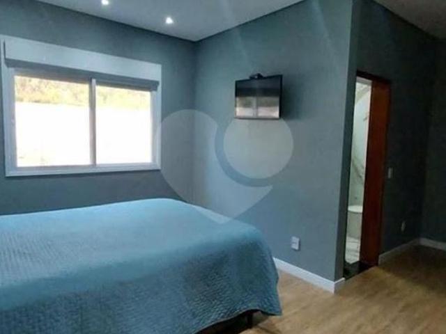 Casa para venda em Parque Centenário de 160.00m² com 3 Quartos, 1 Suite e 4 Garagens