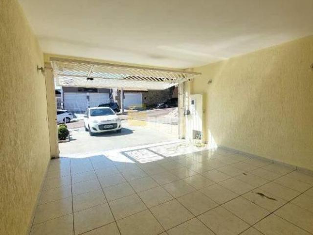 Casa para venda em Parque Centenário de 205.00m² com 3 Quartos, 1 Suite e 2 Garagens