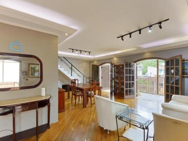 Casa para venda em Parque Centenário de 300.00m² com 3 Quartos, 2 Suites e 6 Garagens