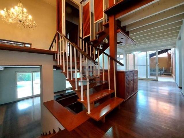Casa para venda em Parque da Hípica de 410.00m² com 5 Quartos, 5 Suites e 4 Garagens