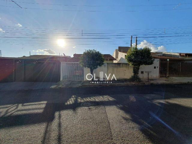 Casa para venda em Parque Das Aroeiras de 102.00m² com 3 Quartos, 1 Suíte e 2 Garagens