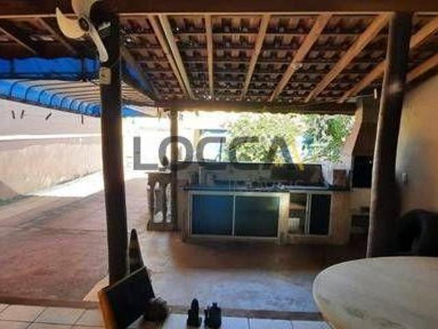 Casa para venda em Parque Das Figueiras de 250.00m² com 2 Quartos e 4 Garagens