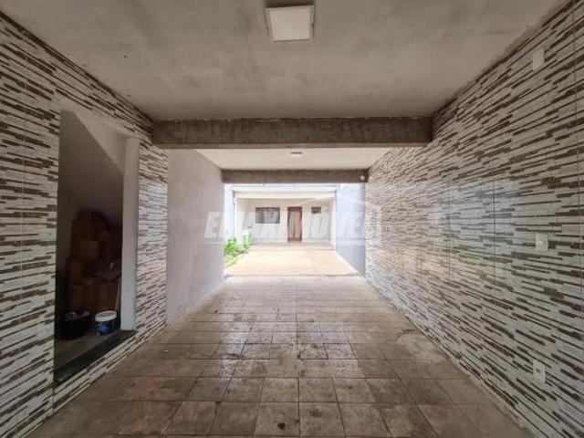 Casa para venda em Parque Das Laranjeiras de 110.00m² com 2 Quartos, 1 Suite e 3 Garagens