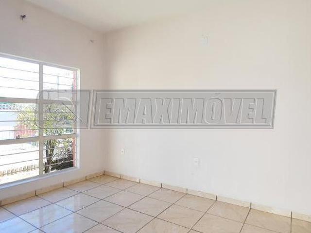 Casa para venda em Parque Das Laranjeiras de 126.00m² com 3 Quartos, 1 Suite e 6 Garagens