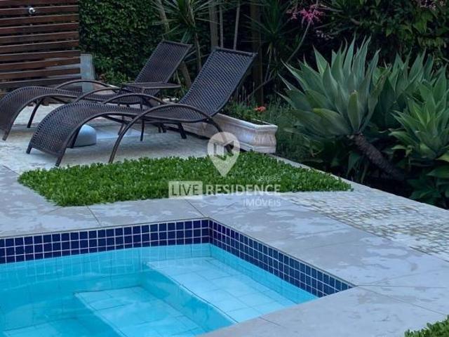 Casa para venda em Parque Das Laranjeiras de 289.00m² com 3 Quartos, 1 Suite e 6 Garagens