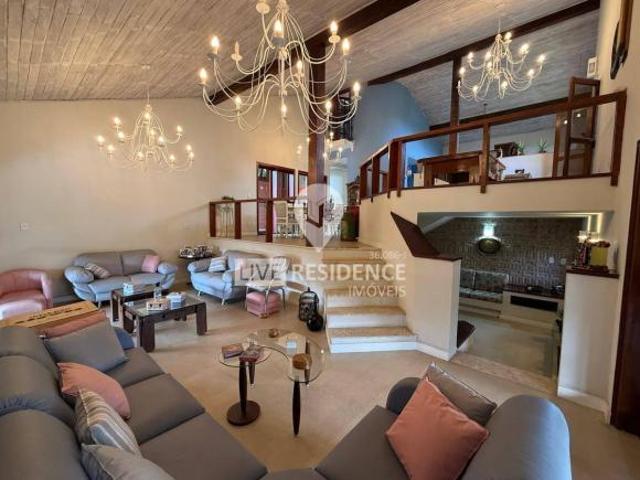 Casa para venda em Parque Das Laranjeiras de 360.00m² com 4 Quartos, 2 Suites e 5 Garagens
