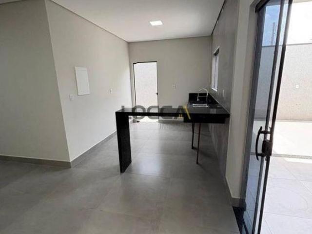 Casa para venda em Parque Das Oliveiras de 104.00m² com 3 Quartos, 1 Suite e 3 Garagens
