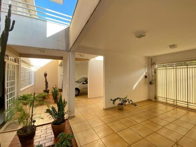 Casa para venda em Parque dos Bandeirantes com 4 quartos, sendo 1 suíte, 321m²