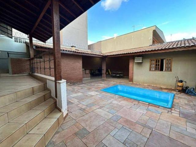 Casa para venda em Parque Dos Bandeirantes de 197.00m² com 3 Quartos, 1 Suite e 4 Garagens