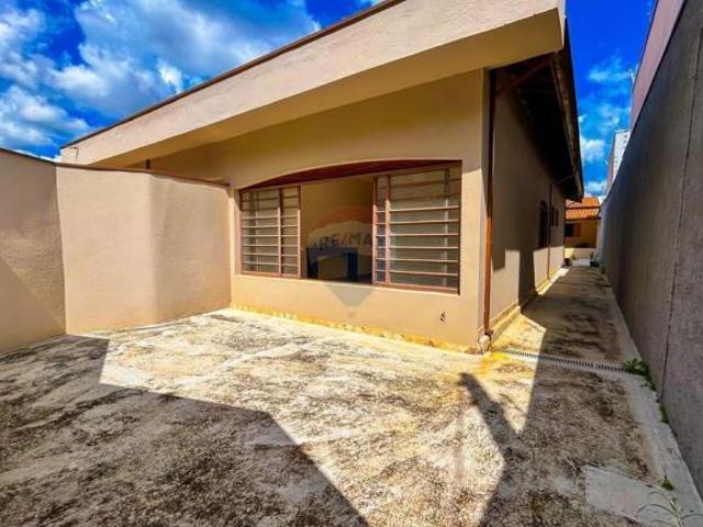 Casa para venda em Parque Esperança de 186.00m² com 4 Quartos, 1 Suite e 6 Garagens