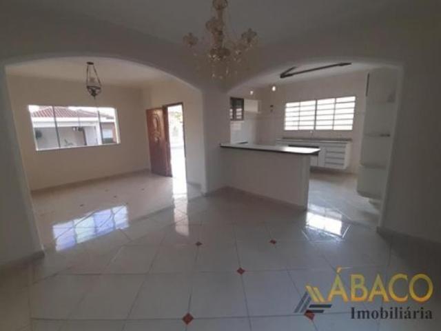 Casa para venda em Parque Fehr de 170.50m² com 3 Quartos, 1 Suite e 2 Garagens