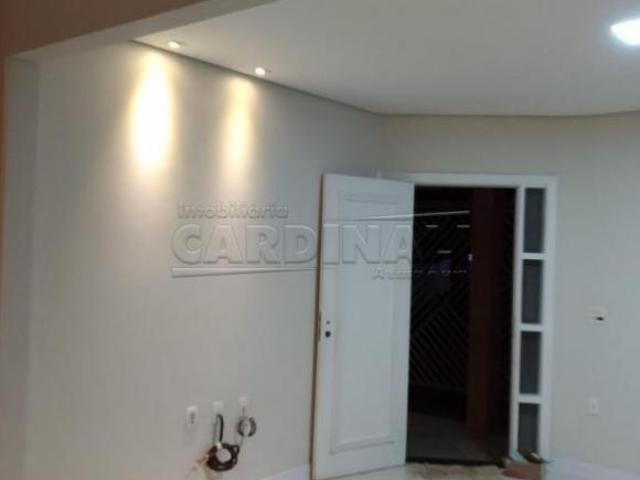 Casa para venda em Parque Fehr de 171.00m² com 3 Quartos, 1 Suite e 2 Garagens