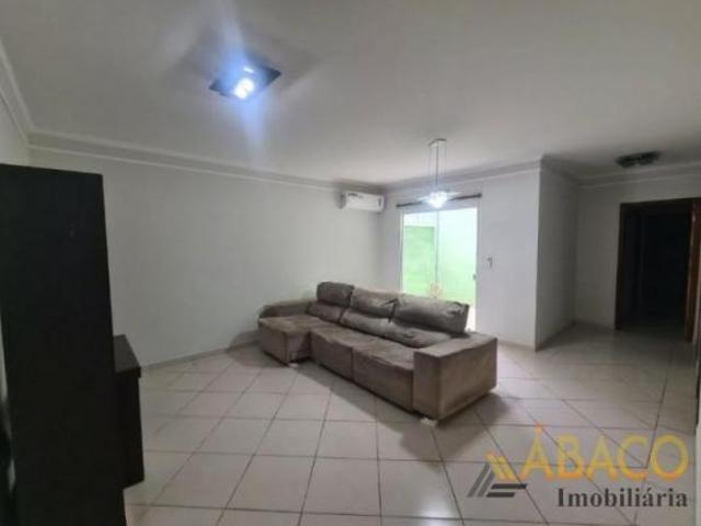 Casa para venda em Parque Fehr de 190.00m² com 3 Quartos, 1 Suite e 4 Garagens