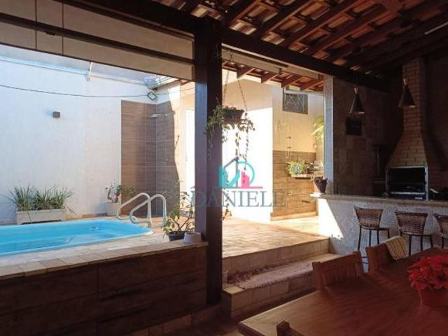 Casa para venda em Parque Gramado Ii de 197.00m² com 3 Quartos e 4 Garagens