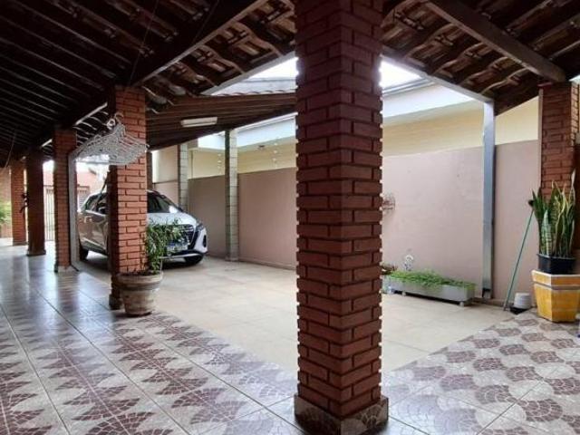 Casa para venda em Parque Hongaro de 100.00m² com 2 Quartos e 4 Garagens
