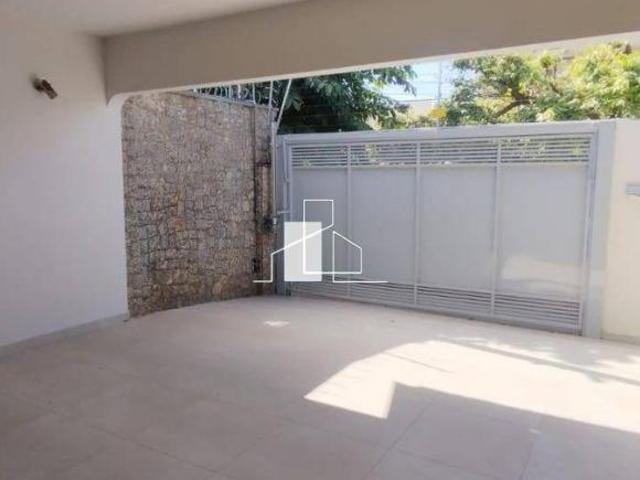 Casa para venda em Parque Industrial de 174.00m² com 3 Quartos, 1 Suite e 2 Garagens
