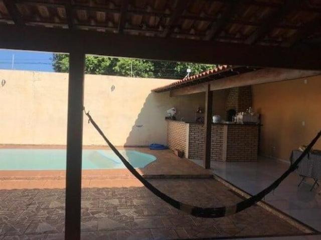 Casa para venda em Parque Industrial de 200.00m² com 3 Quartos, 1 Suite e 2 Garagens