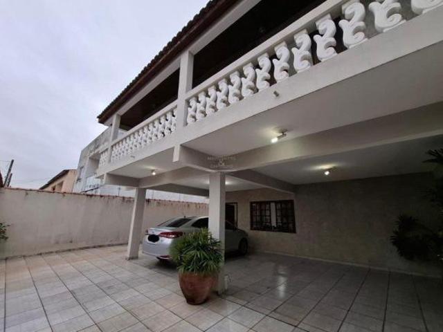 Casa para venda em Parque Jataí de 308.00m² com 4 Quartos e 10 Garagens