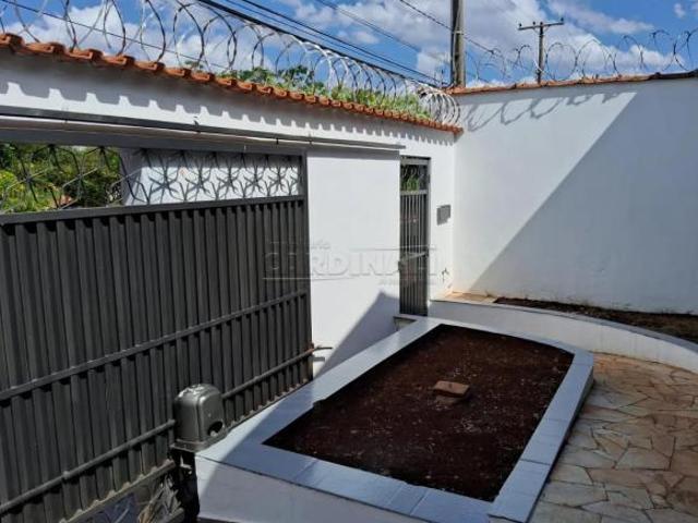 Casa para venda em Parque Laranjeiras de 130.00m² com 2 Quartos, 1 Suite e 2 Garagens