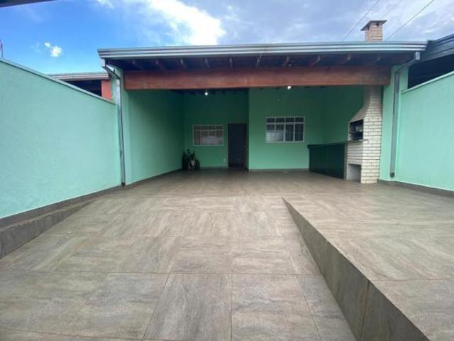 Casa para venda em Parque Laranjeiras de 137.00m² com 2 Quartos, 1 Suite e 2 Garagens