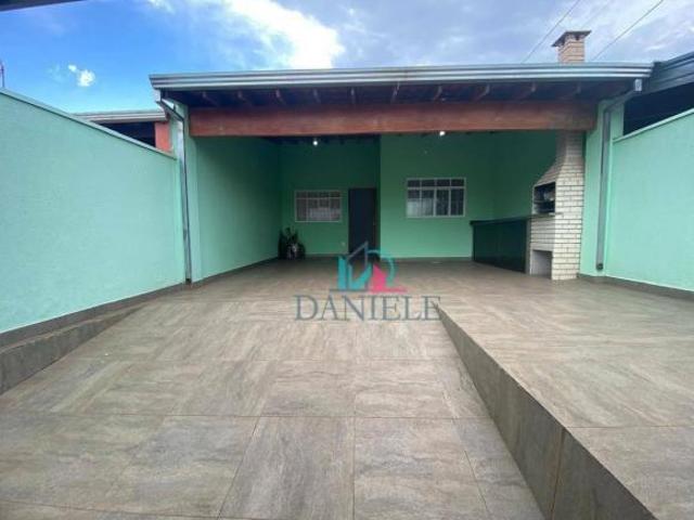 Casa para venda em Parque Laranjeiras de 137.00m² com 2 Quartos, 1 Suite e 2 Garagens
