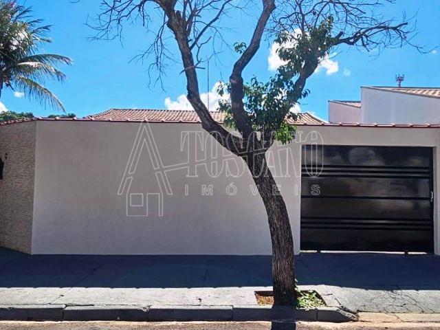 Casa para venda em Parque Laranjeiras em Araraquara São Paulo de 168.00m² com 3 Quartos, 1 Suíte e 4 Garagens