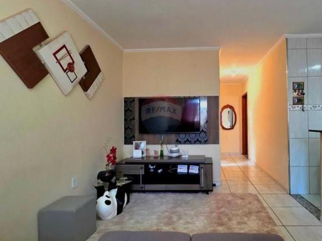 Casa para venda em Parque Real Ii de 140.00m² com 1 Quarto e 2 Garagens
