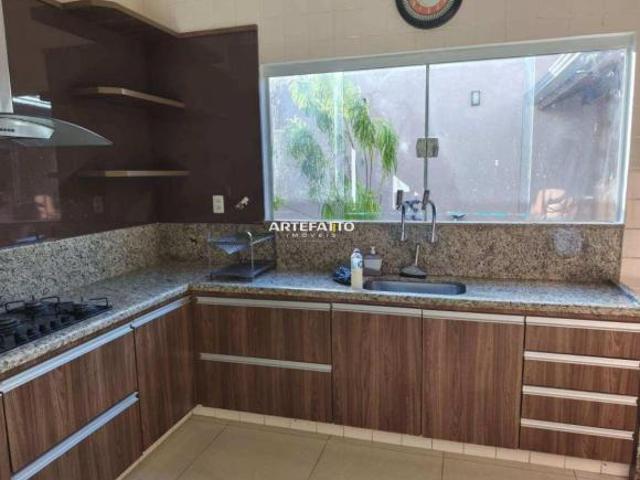 Casa para venda em Parque Residencial Nova Franca de 200.00m² com 4 Quartos, 2 Suites e 4 Garagens