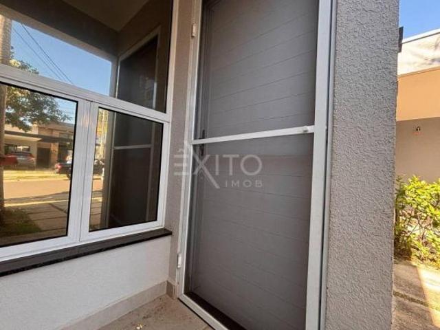 Casa para venda em Parque Residencial Indaiá de 100.00m² com 3 Quartos, 1 Suite e 2 Garagens