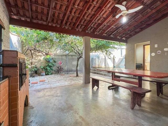Casa para venda em Parque Residencial Lagoinha de 243.00m² com 4 Quartos, 2 Suites e 3 Garagens