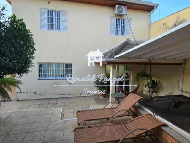 Casa para venda em Parque Residencial Presidente Médici de 234.74m² com 4 Quartos, 2 Suites e 4 Gara