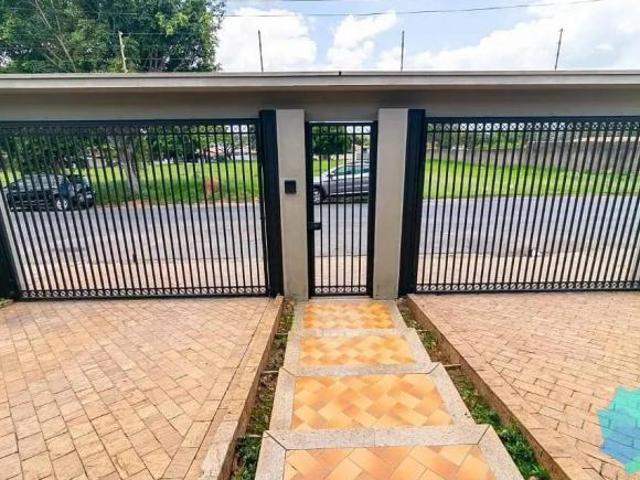 Casa para venda em Parque Residencial Presidente Médici de 300.00m² com 4 Quartos, 2 Suites e 6 Gara