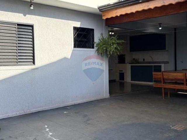 Casa para venda em Parque Ribeirão Preto de 180.00m² com 3 Quartos, 1 Suite e 3 Garagens