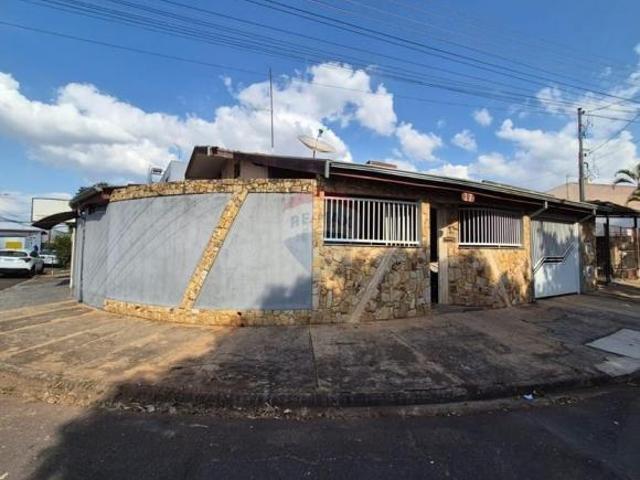 Casa para venda em Parque São Jerônimo de 236.74m² com 3 Quartos, 1 Suite e 2 Garagens
