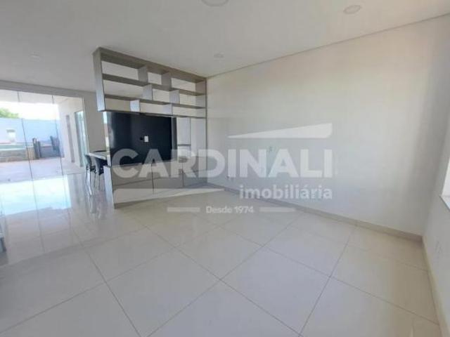 Casa para venda em Parque Sisi de 230.00m² com 3 Quartos, 3 Suites e 4 Garagens