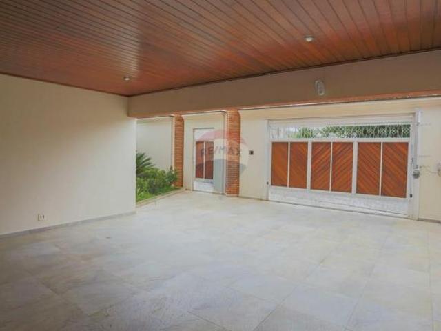 Casa para venda em Parque Três Meninos de 298.00m² com 4 Quartos, 1 Suite e 4 Garagens